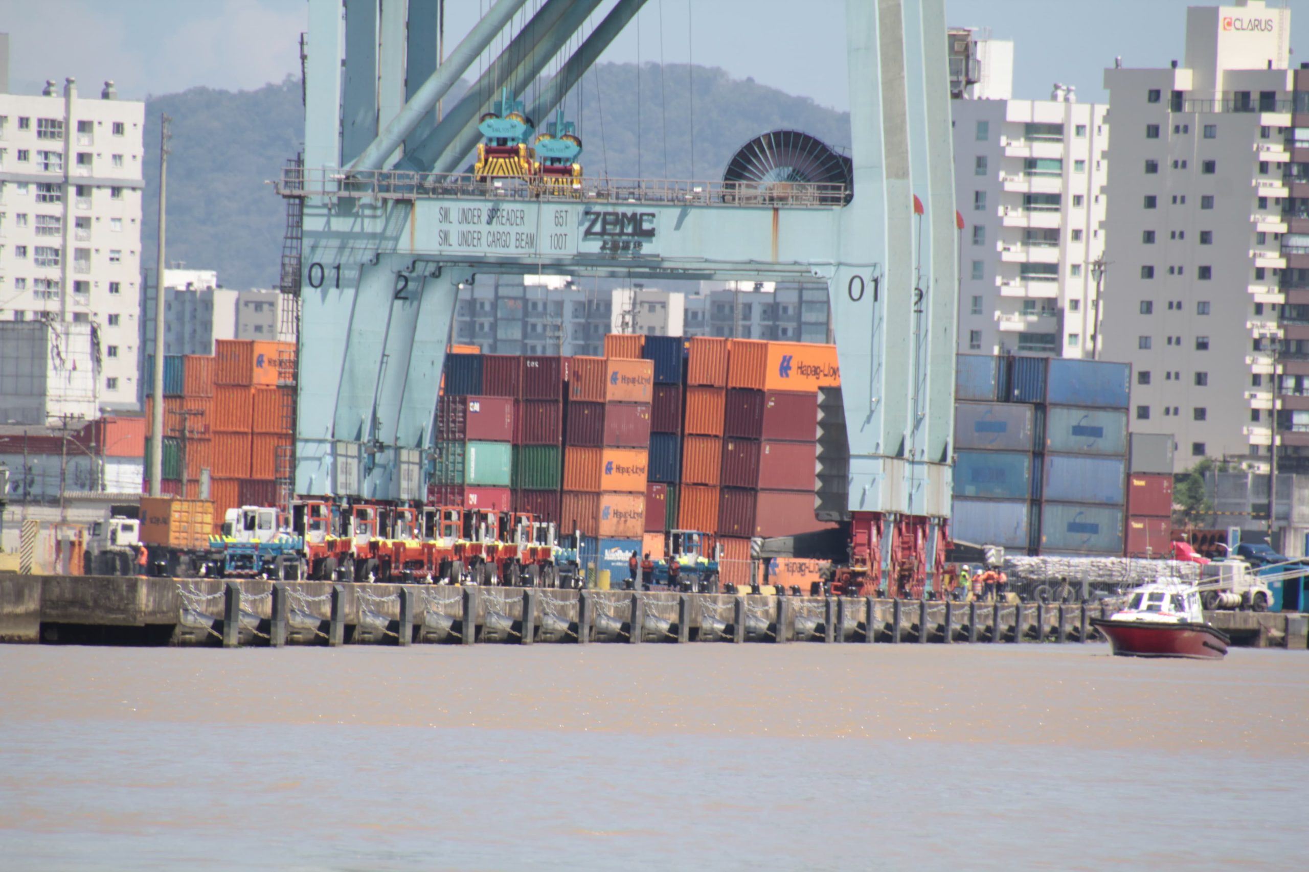 Porto de Itajaí impulsiona a economia com novas linhas de navios e ...